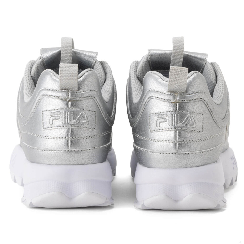 【FILA】ホリデーシーズンを彩るメタリックな輝き！アイコニックモデルをアレンジした新作スニーカーが登場 | CLASSY.[クラッシィ]