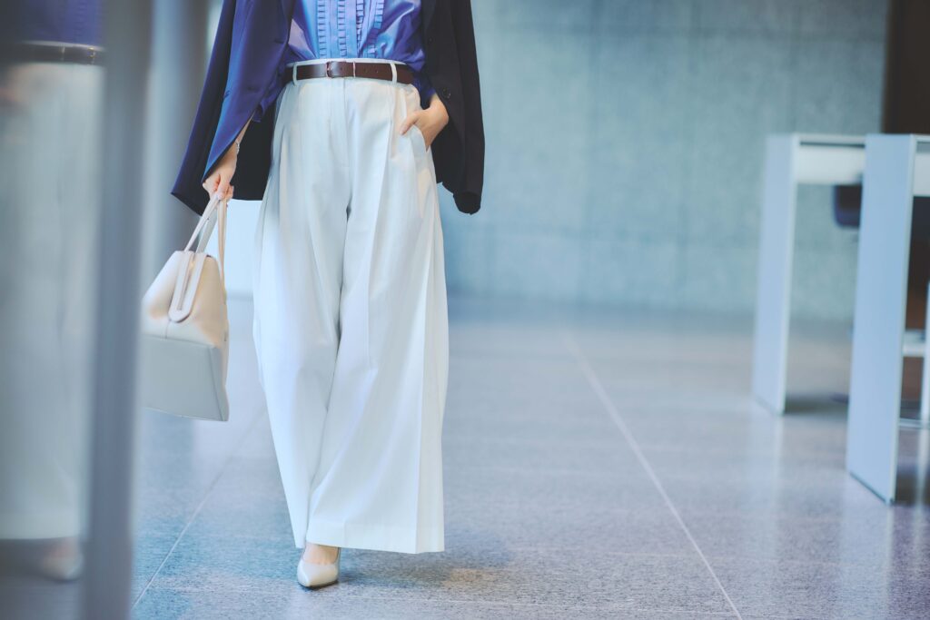 【PLST、ユナイテッドアローズ】安定5大ブランドで「初めまして」コーデ【後輩ができたら…編】 | CLASSY.[クラッシィ]